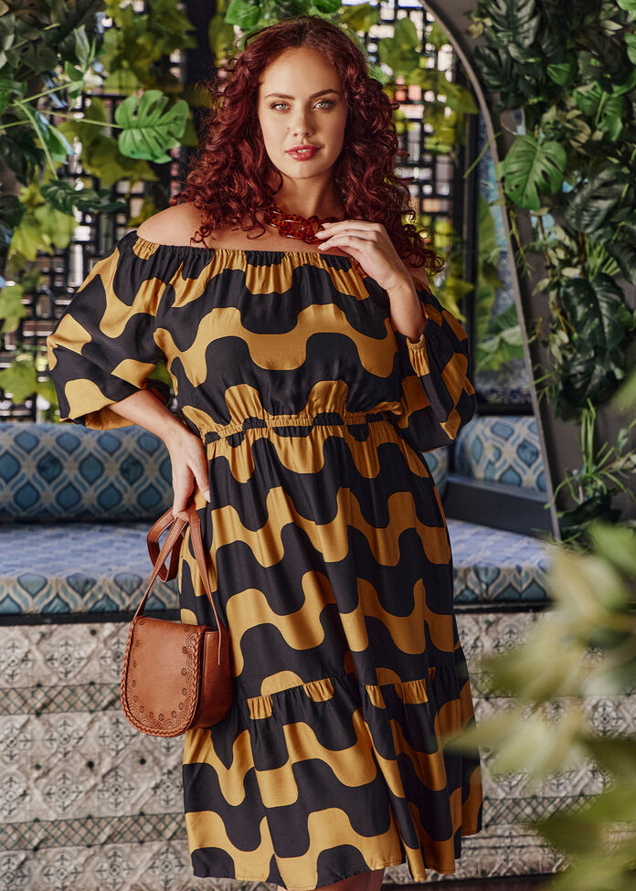 Abstract Waves Outfit